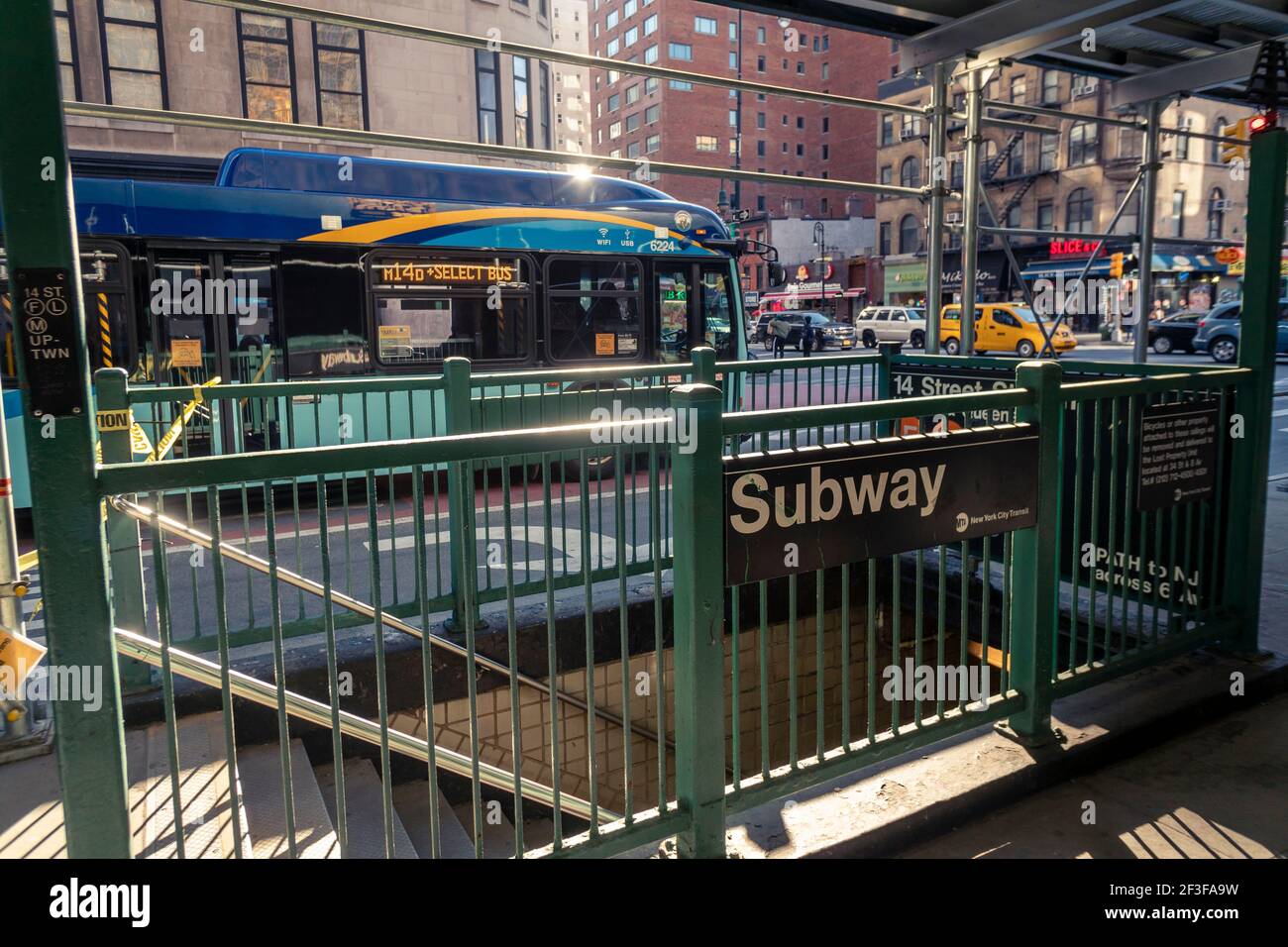Mta select bus hi-res stock photography and images - Alamy