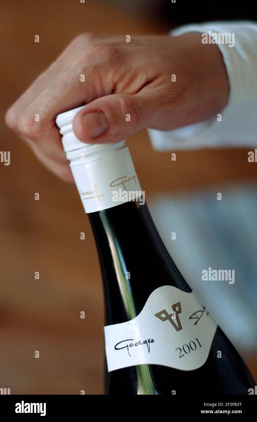SCREW TOP WINE, GEORGES DUBOEUF,MORGON 200129/5/03 PILSTON Stock Photo ...