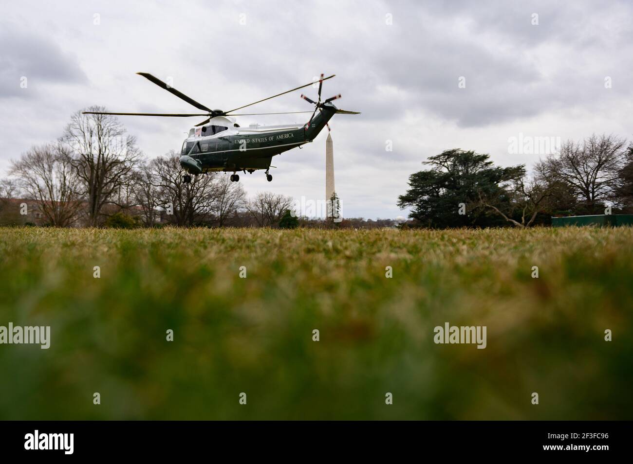 Fanning out hi-res stock photography and images - Alamy