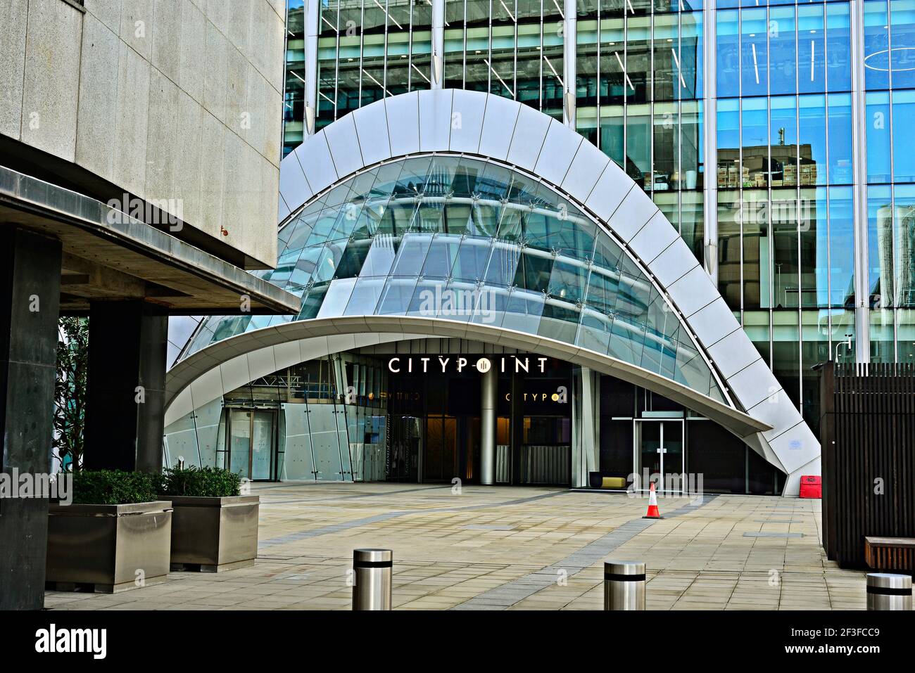 Arched building entrance Stock Photo - Alamy