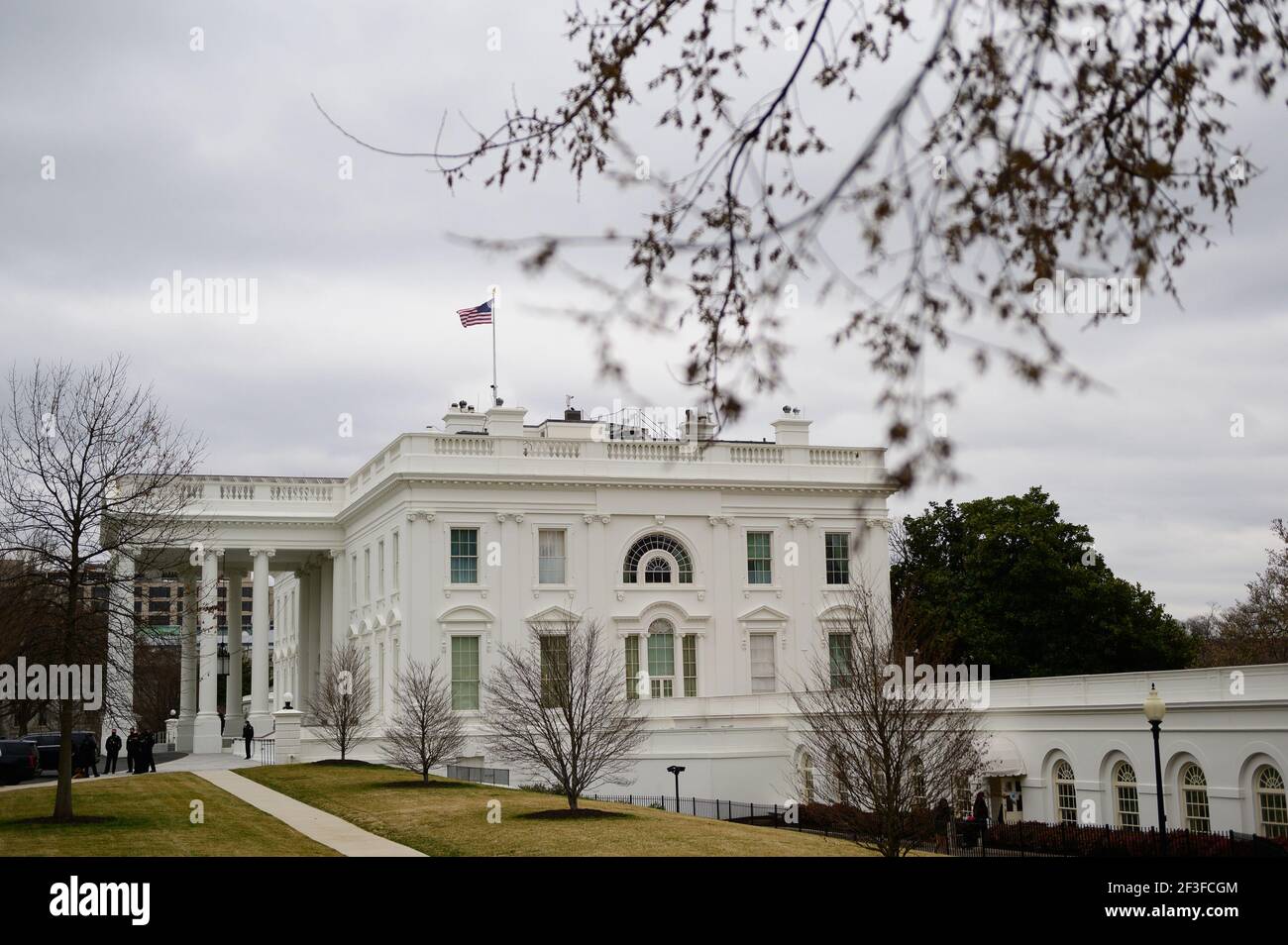 Fanning out hi-res stock photography and images - Alamy