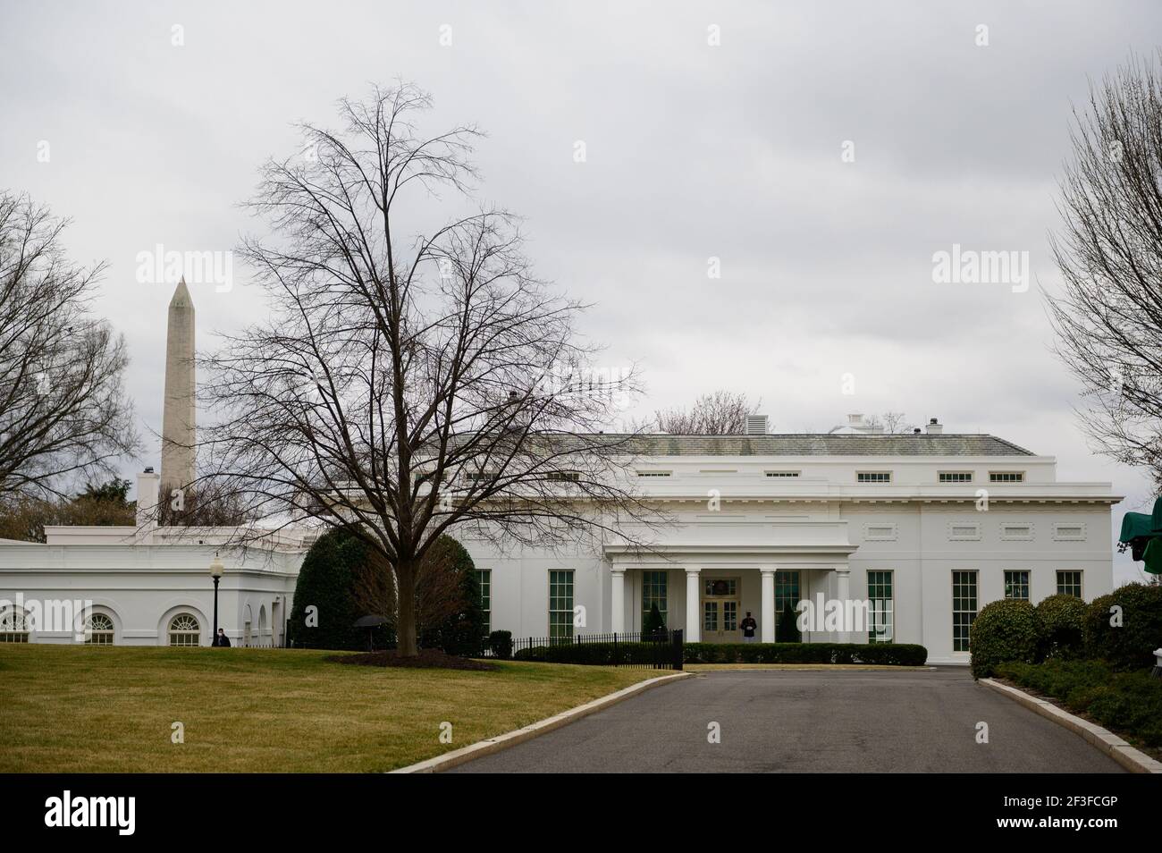 Fanning out hi-res stock photography and images - Alamy