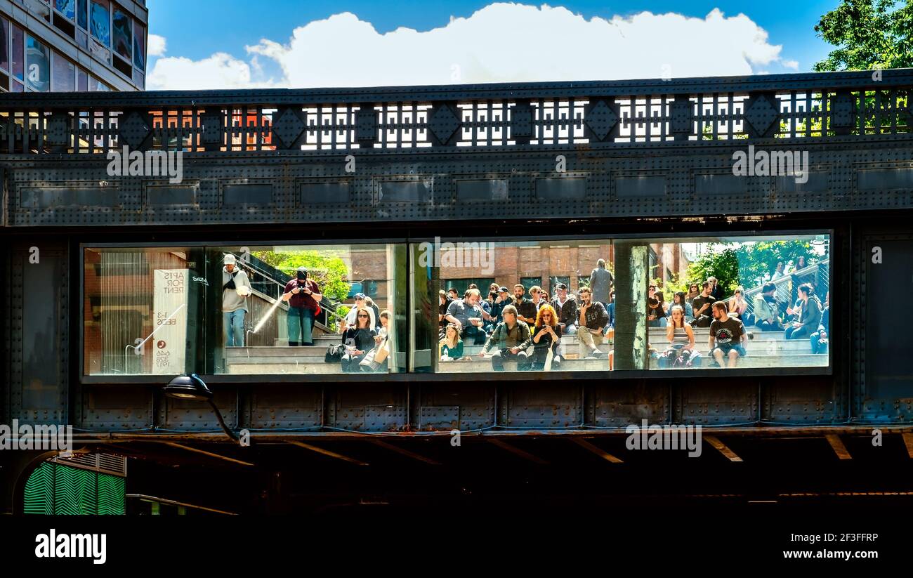 High line observation deck hi-res stock photography and images - Alamy