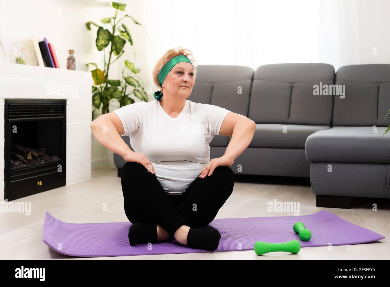 Mature home aerobic exercise hi-res stock photography and images - Alamy