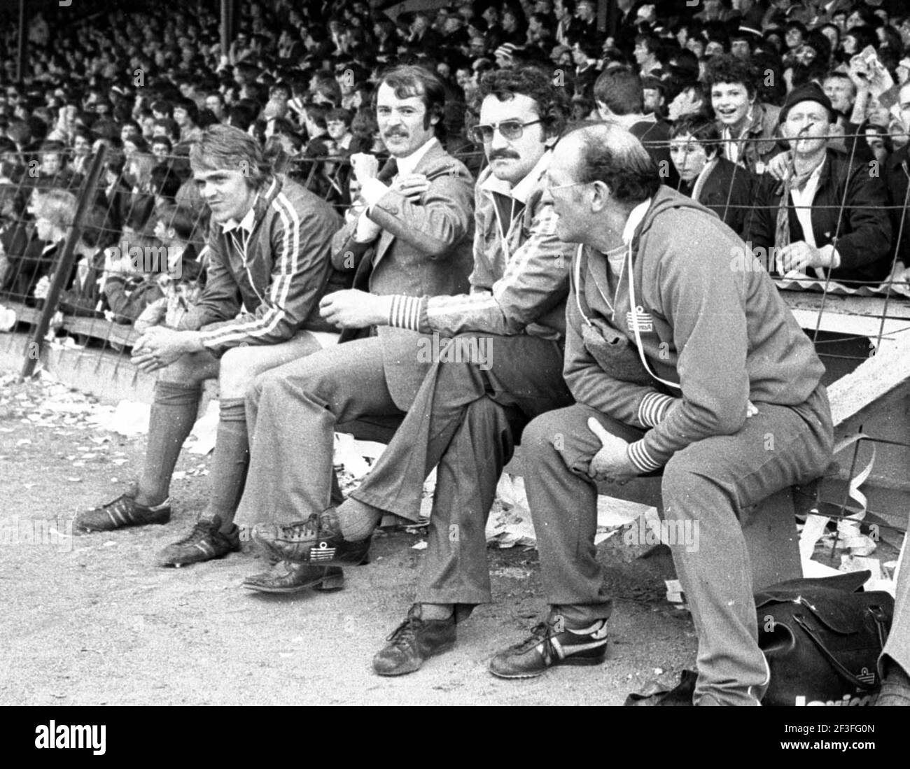 PORTSMOUTH GET PROMOTION AT NORTHAMPTON THE BENCH LEFT TO RIGHT, DAVE ...