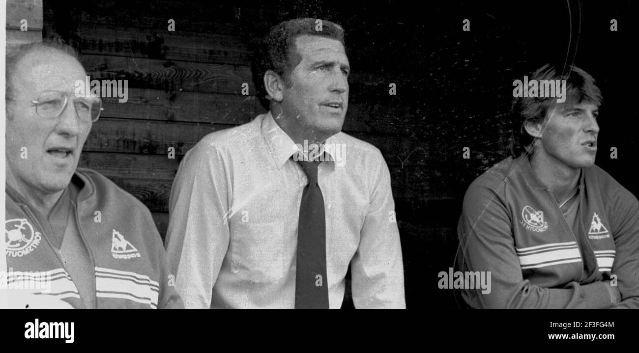 PORTSMOUTH F.C, POMPEY, LEFT TO RIGHT,GORDON NEAVE , TRAINER, BOBBY ...