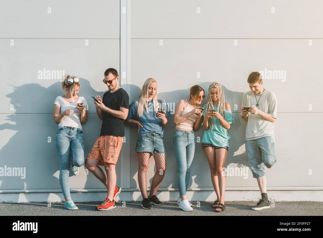 Group using mobile phones hi-res stock photography and images - Alamy