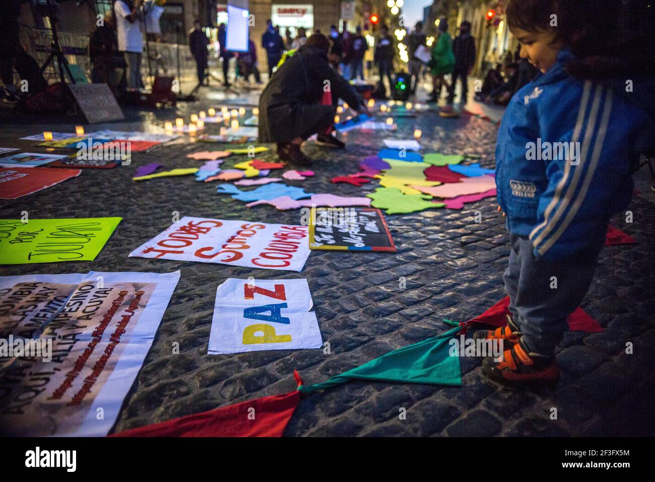 False peace hi-res stock photography and images - Alamy