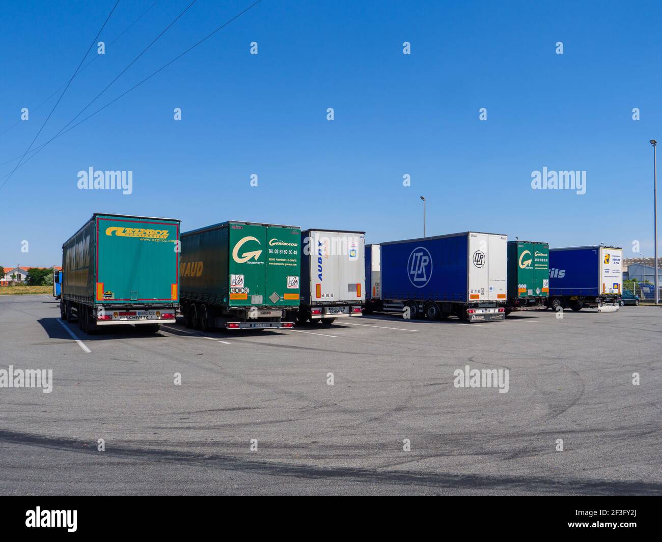 Multiple vehicle carrier hi-res stock photography and images - Alamy