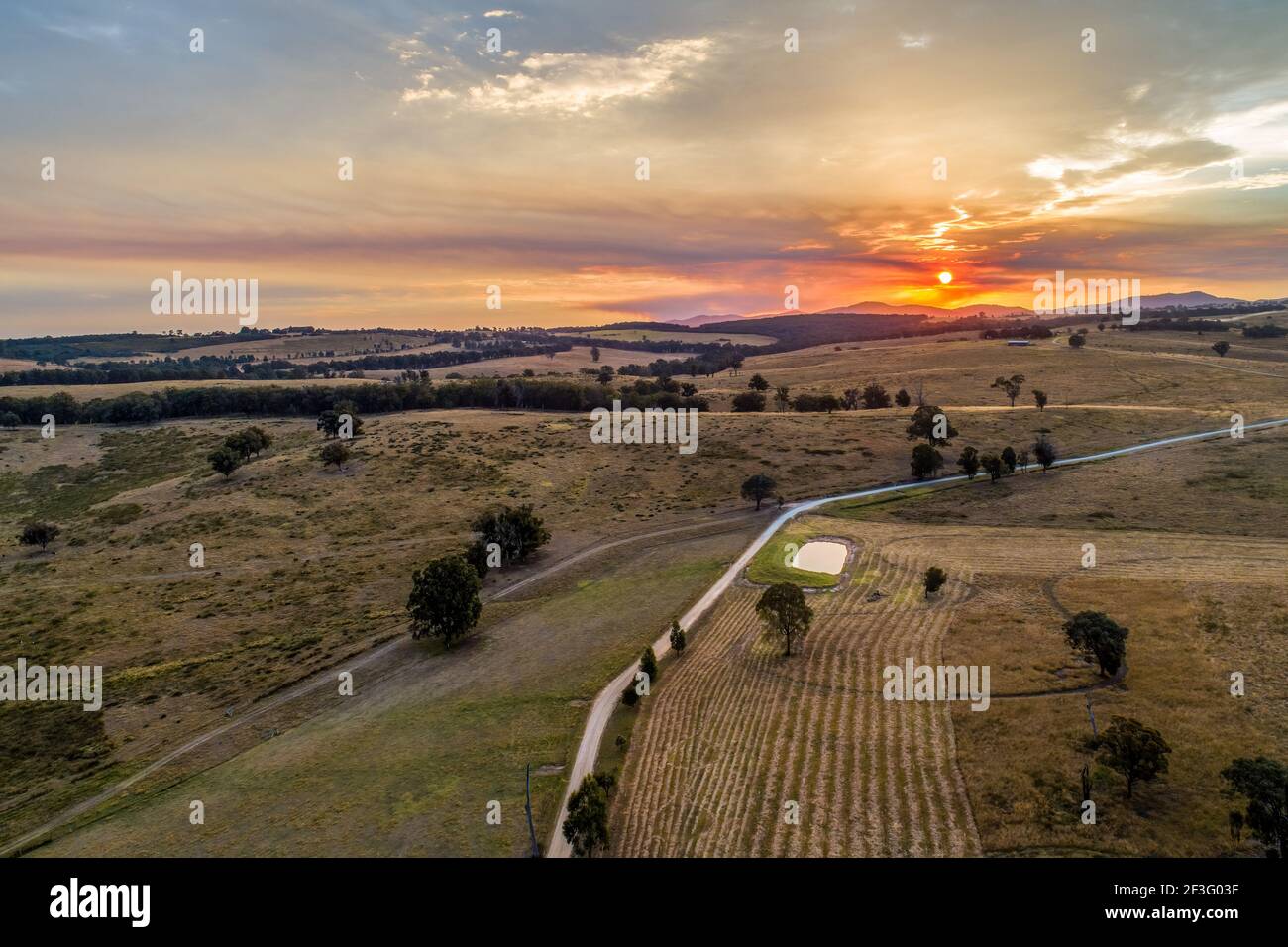 Dawn over australian outback hi-res stock photography and images - Alamy