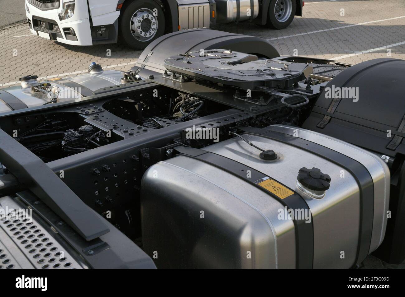 Back of 18 wheeler hi-res stock photography and images - Alamy