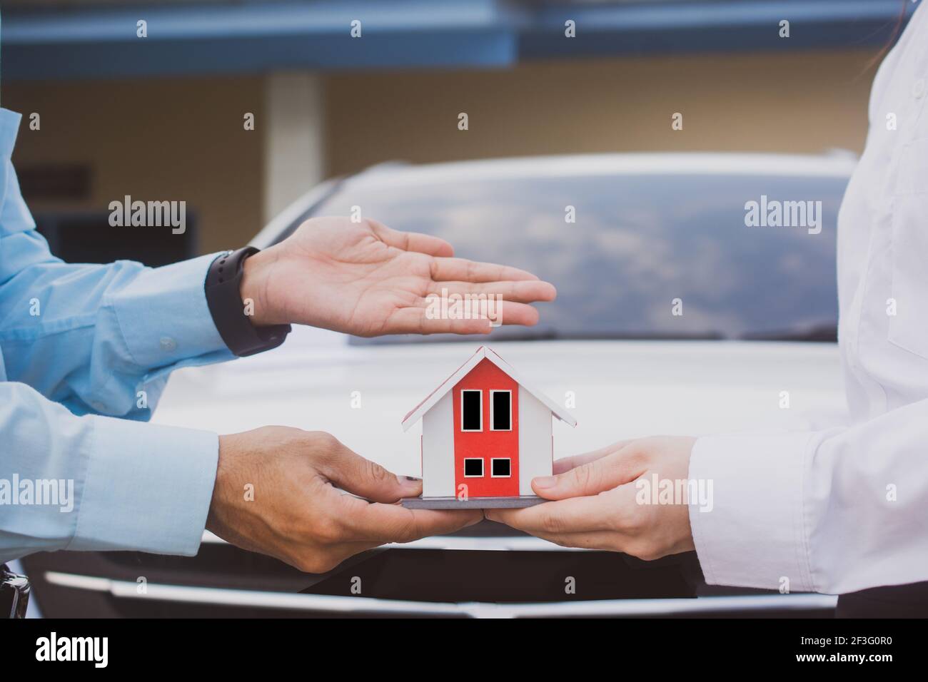 Salesman giving house to customer Stock Photo - Alamy