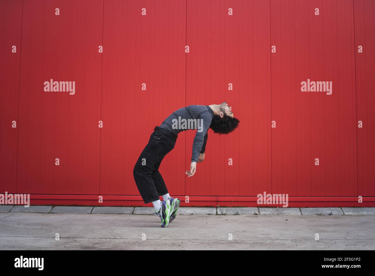 Back bent backward hi-res stock photography and images - Alamy