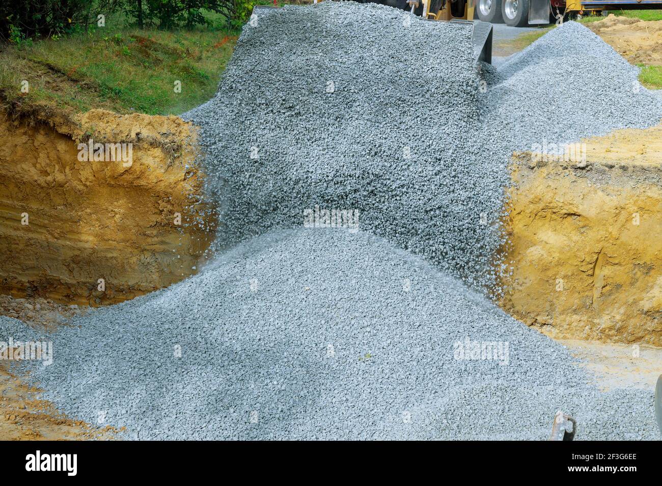 Crawler bucket excavator scooping hi-res stock photography and images ...