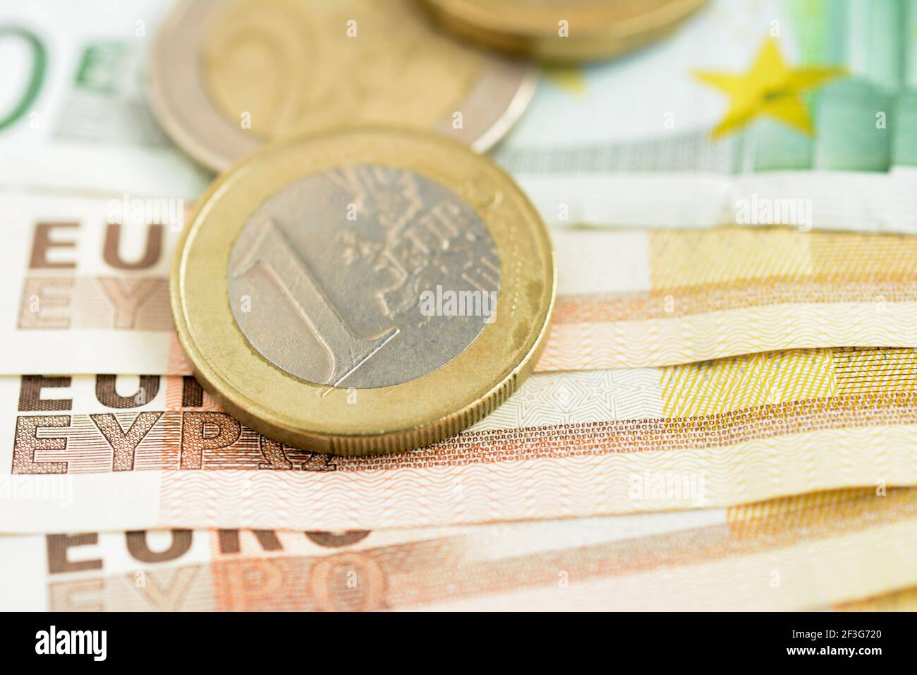 One dollar euro coins hi-res stock photography and images - Alamy