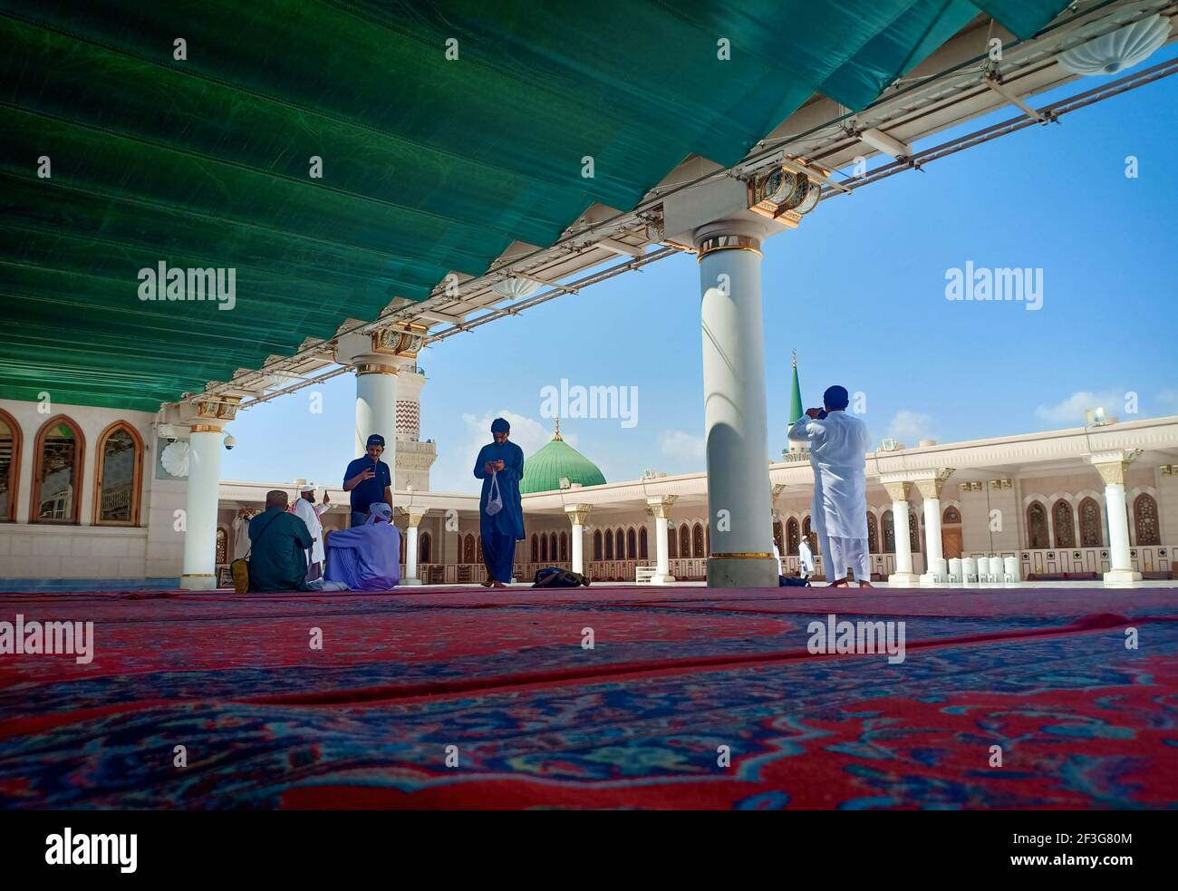 mosque of the prophet muhammad in madina, Saudi arabia Stock Photo - Alamy