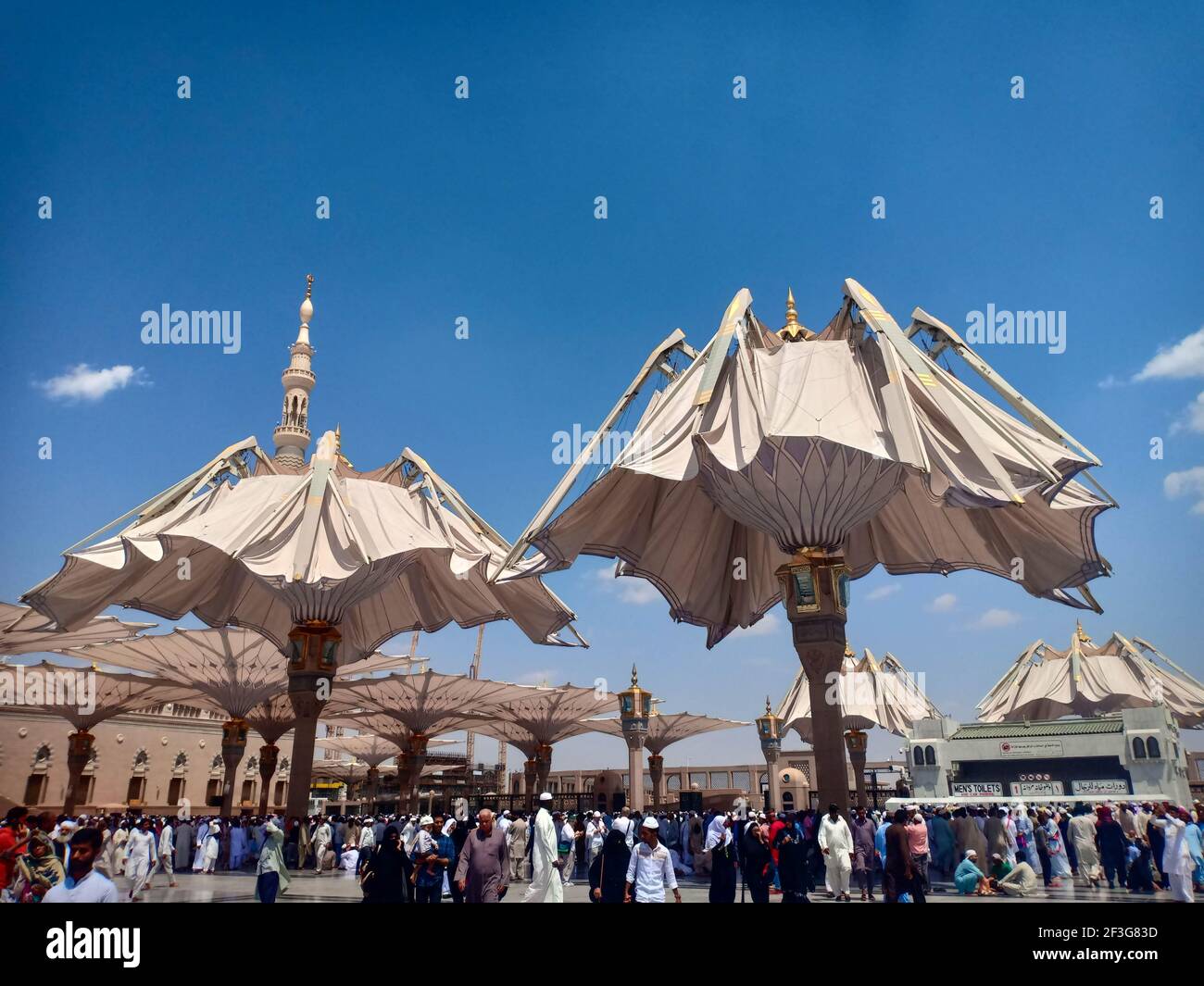 mosque of the prophet muhammad in madina, Saudi arabia Stock Photo - Alamy