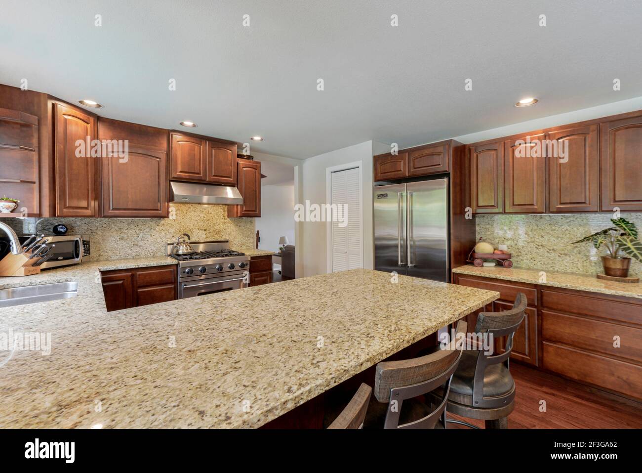 Modern residential kitchen interior Stock Photo - Alamy