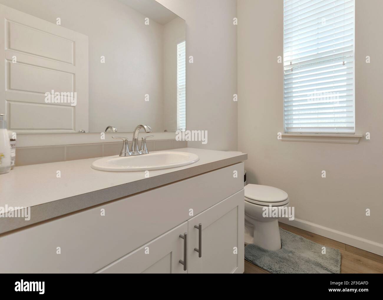 Modern residential bathroom interior Stock Photo - Alamy