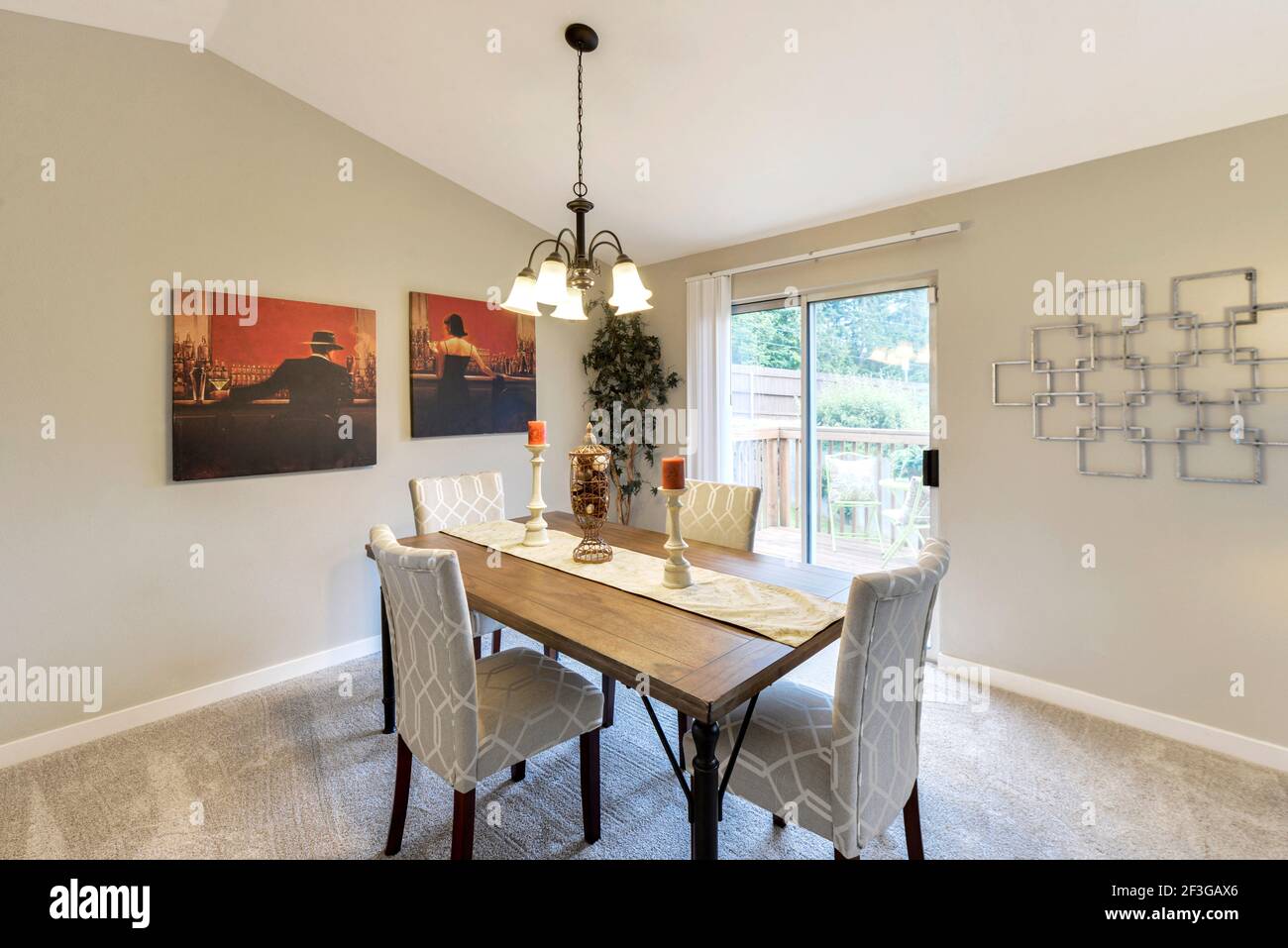 Modern residential dining room interior Stock Photo - Alamy