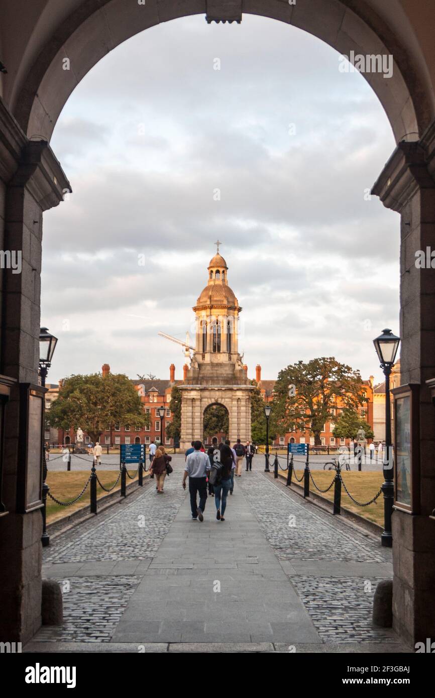 Trinity college dublin gate hi-res stock photography and images - Alamy