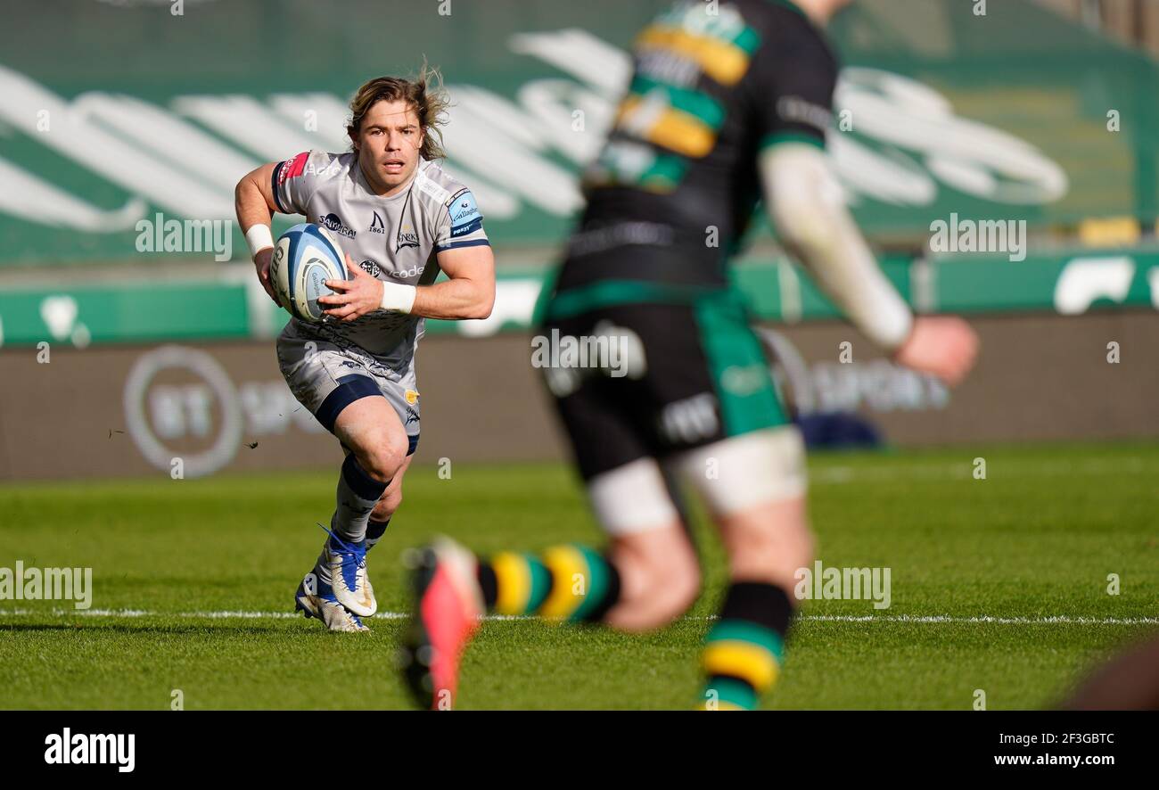 Sale Sharks scrum-half Faf De Klerk breaks during a Gallagher ...
