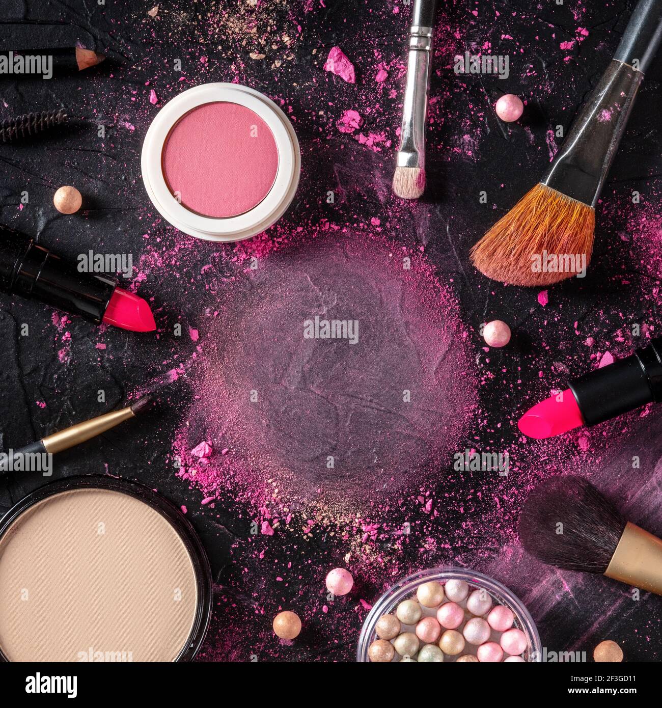 Powder pearls hi-res stock photography and images - Alamy