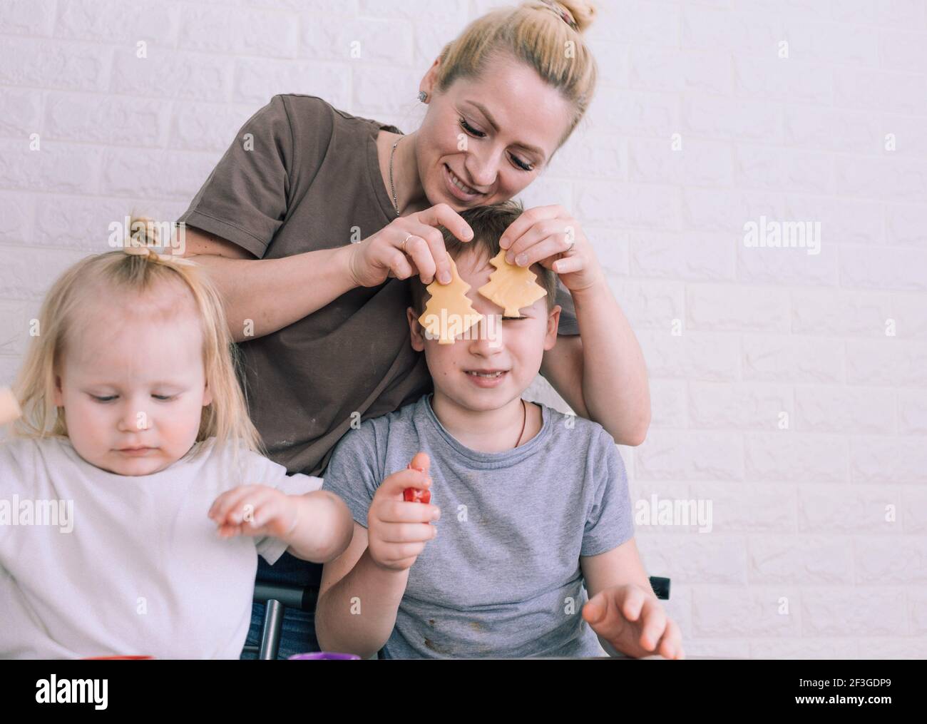 Mother son making cookies hi-res stock photography and images - Alamy