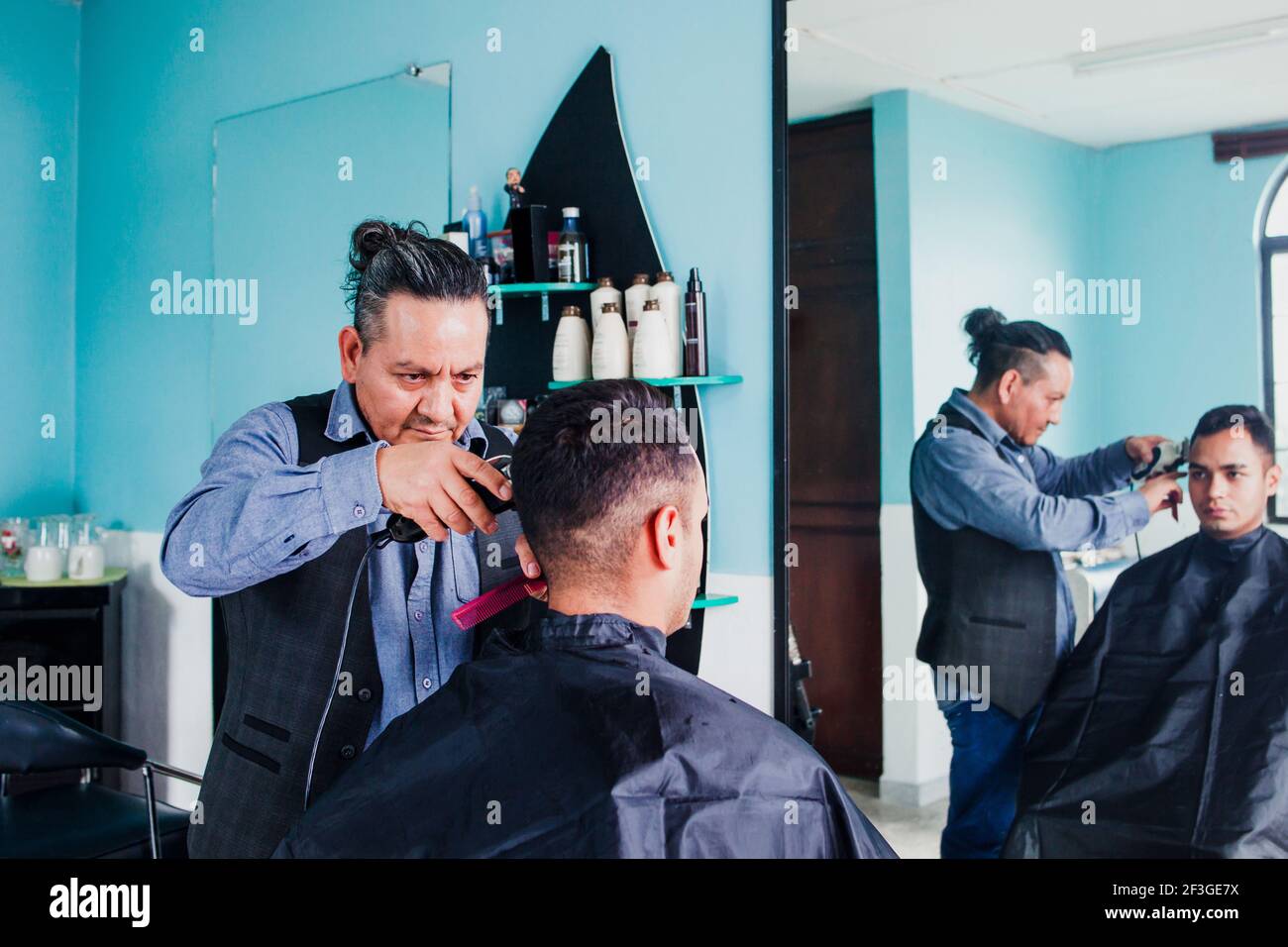 Mexican barber shop hi-res stock photography and images - Alamy