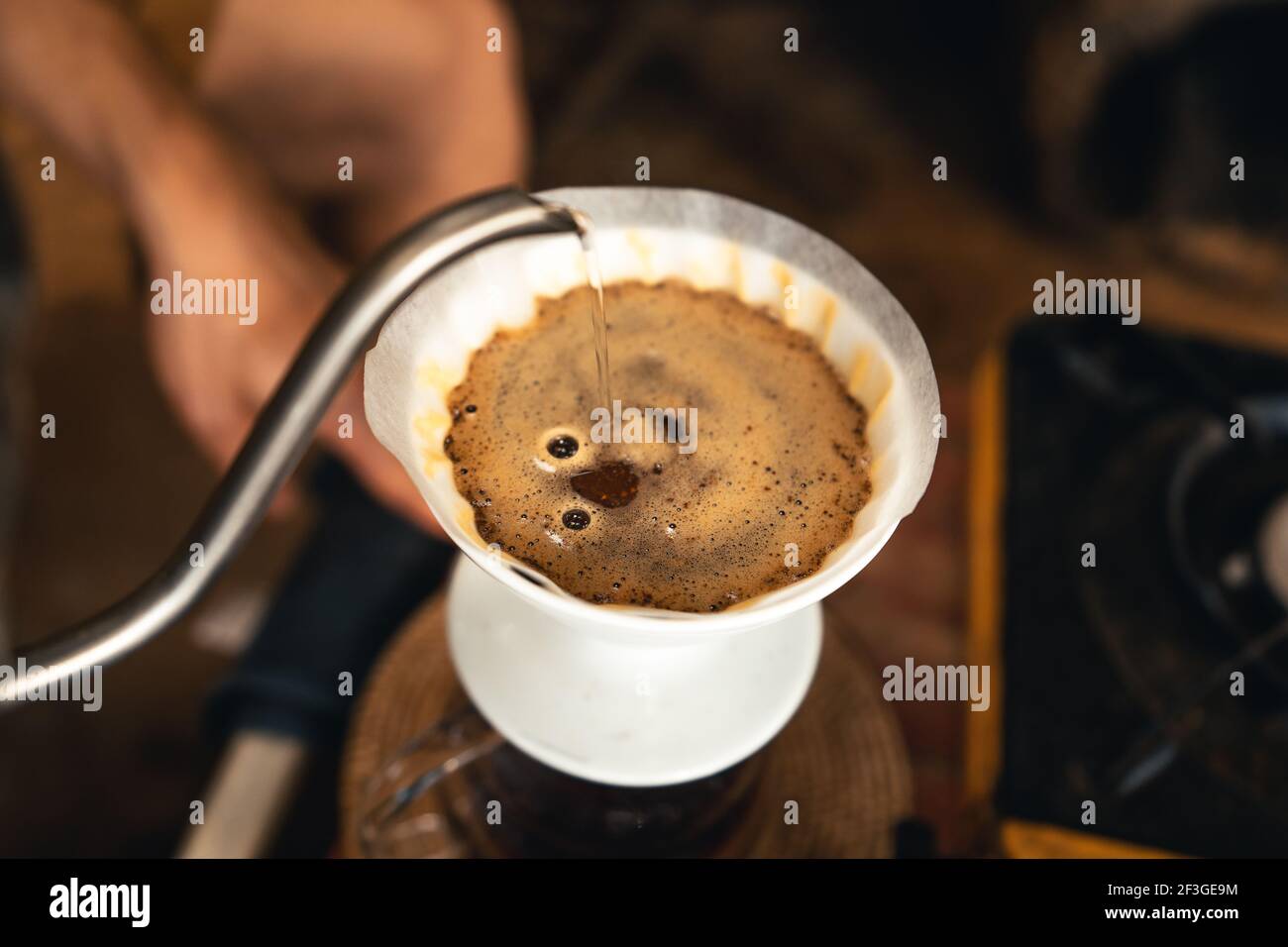Pour hot water hi-res stock photography and images - Alamy