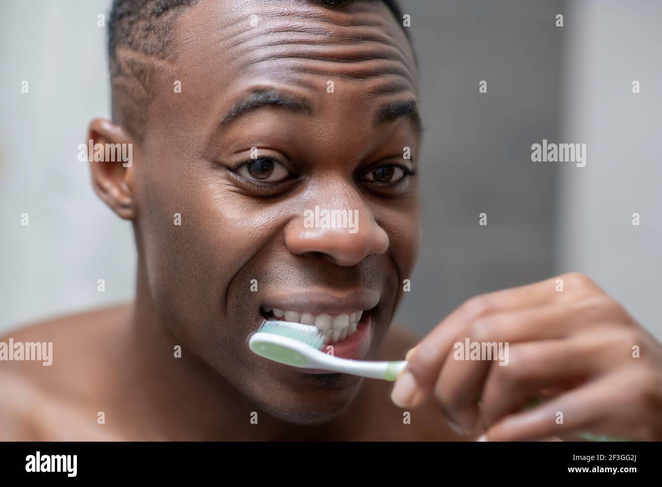 African man cleaning teeth hi-res stock photography and images - Alamy