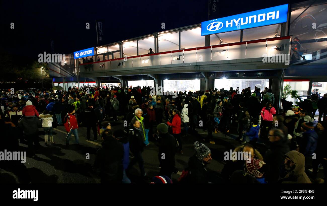 Hyundai shell mobis wrt hi-res stock photography and images - Alamy