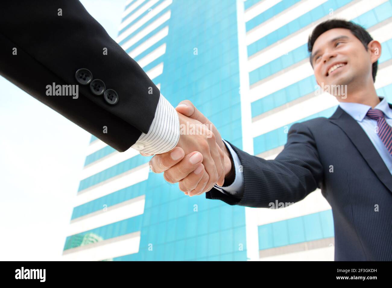 Asian shake handshake hi-res stock photography and images - Alamy