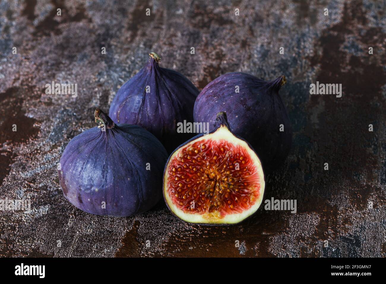 Ripe sweet fresh sliced fig fruit Stock Photo - Alamy