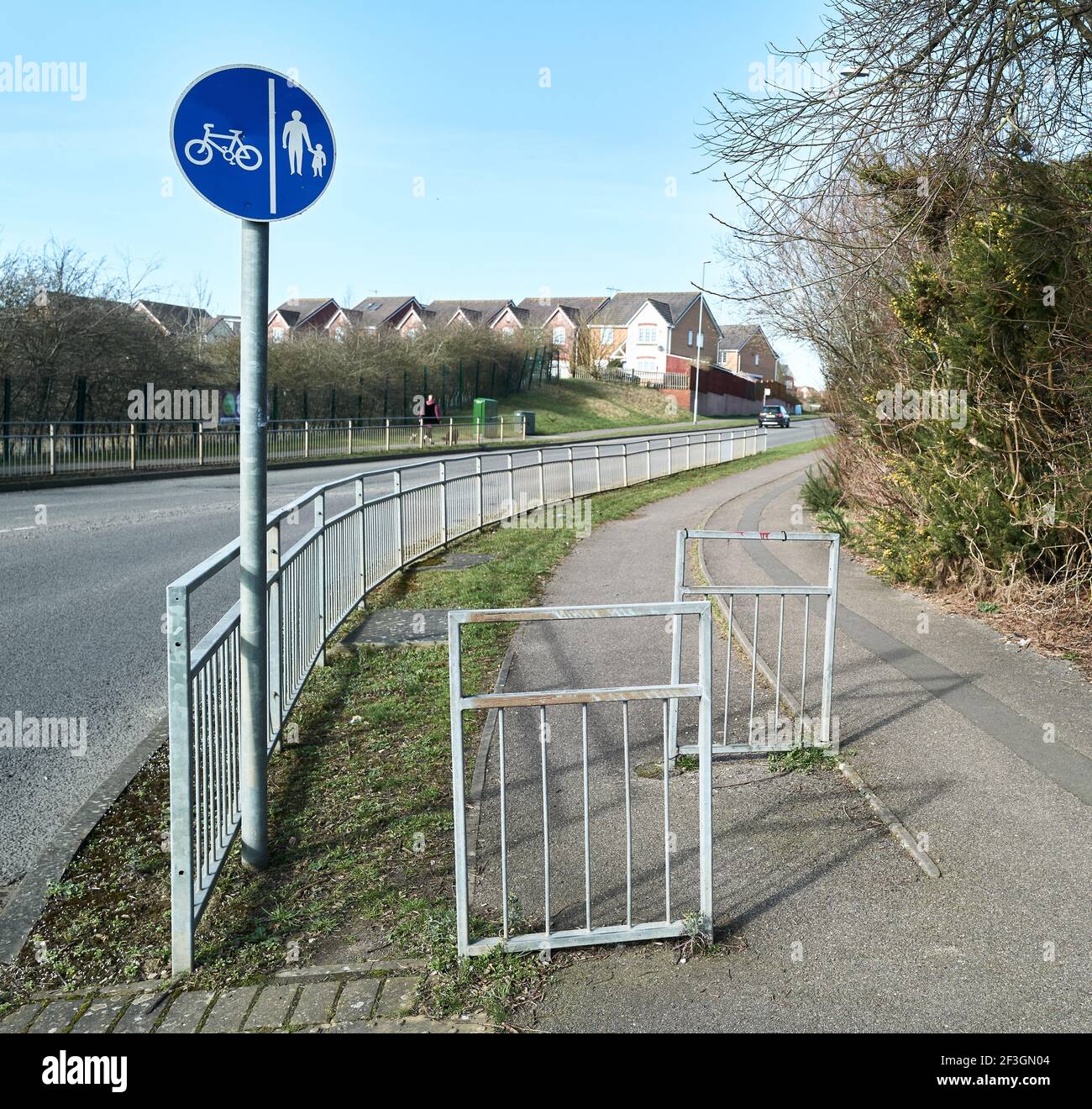 Shared cycle and pedestrian path, Corby, England Stock Photo - Alamy