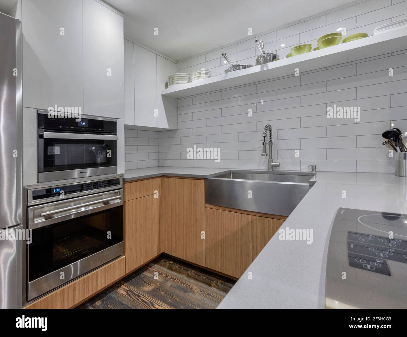 Modern residential kitchen interior Stock Photo - Alamy