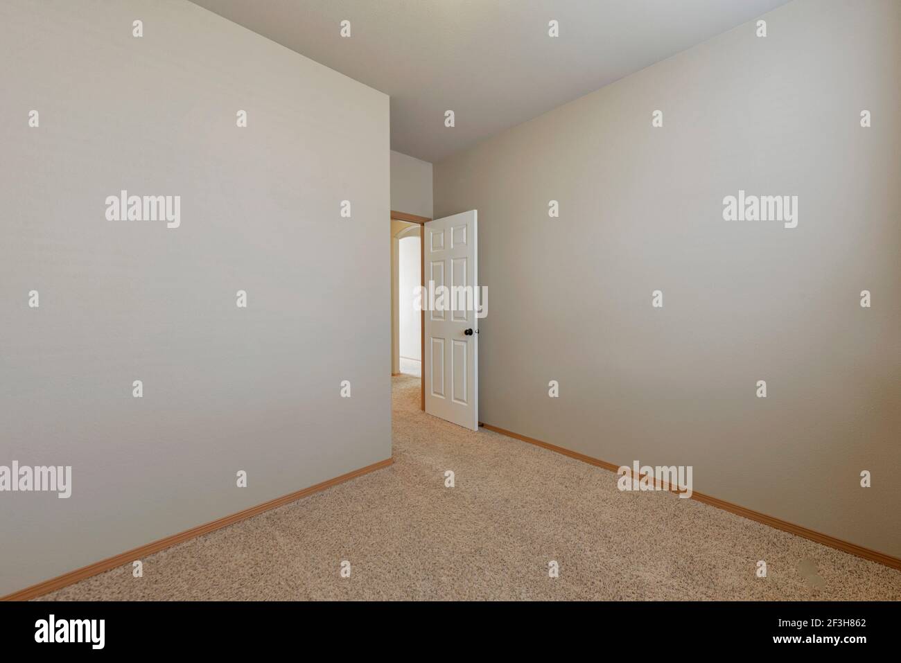 Empty residential bedroom interior Stock Photo - Alamy