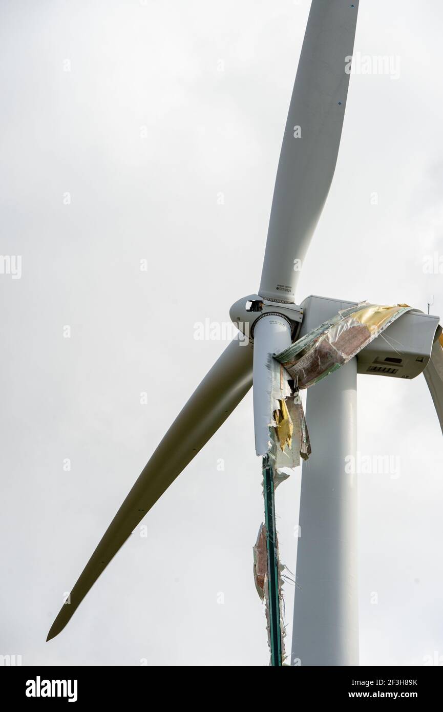 Broken wind turbine High Resolution Stock Photography and Images - Alamy