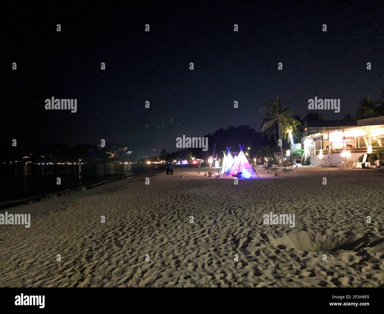 Night scenery at the beach in Chaweng in Koh Samui in Thailand 12.11. ...