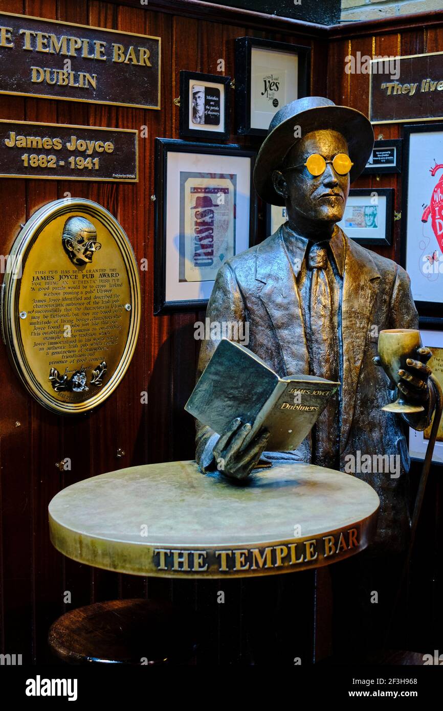 James joyce pub hi-res stock photography and images - Alamy