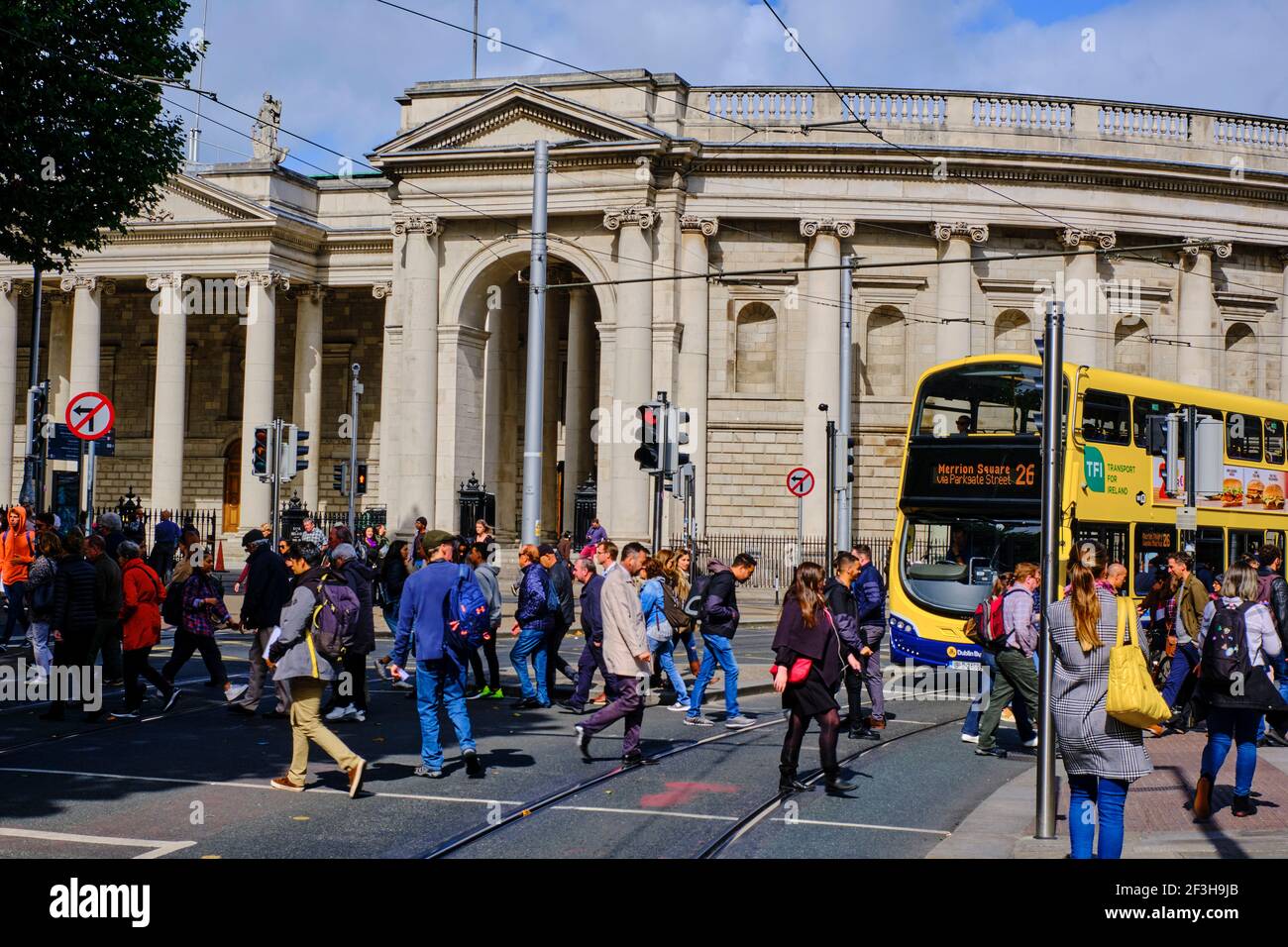 College green dame street hi-res stock photography and images - Alamy