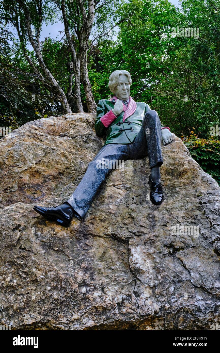 Republic of Ireland; Dublin, Oscar wilde monument in the Merrion Square ...