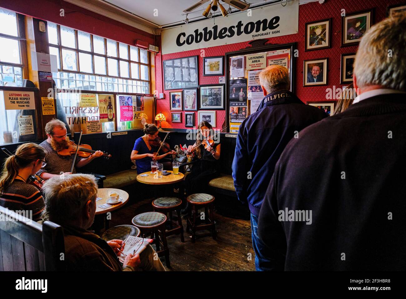 Cobblestone pub dublin music hi-res stock photography and images - Alamy