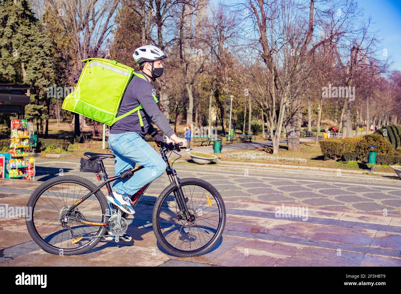 Delivery man riding bike wearing mask Stock Photo - Alamy Delivery man riding bike wearing mask Stock Photo - Alamy