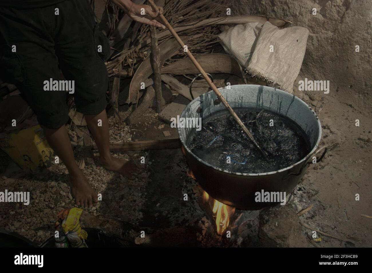 Woven textiles hi-res stock photography and images - Alamy