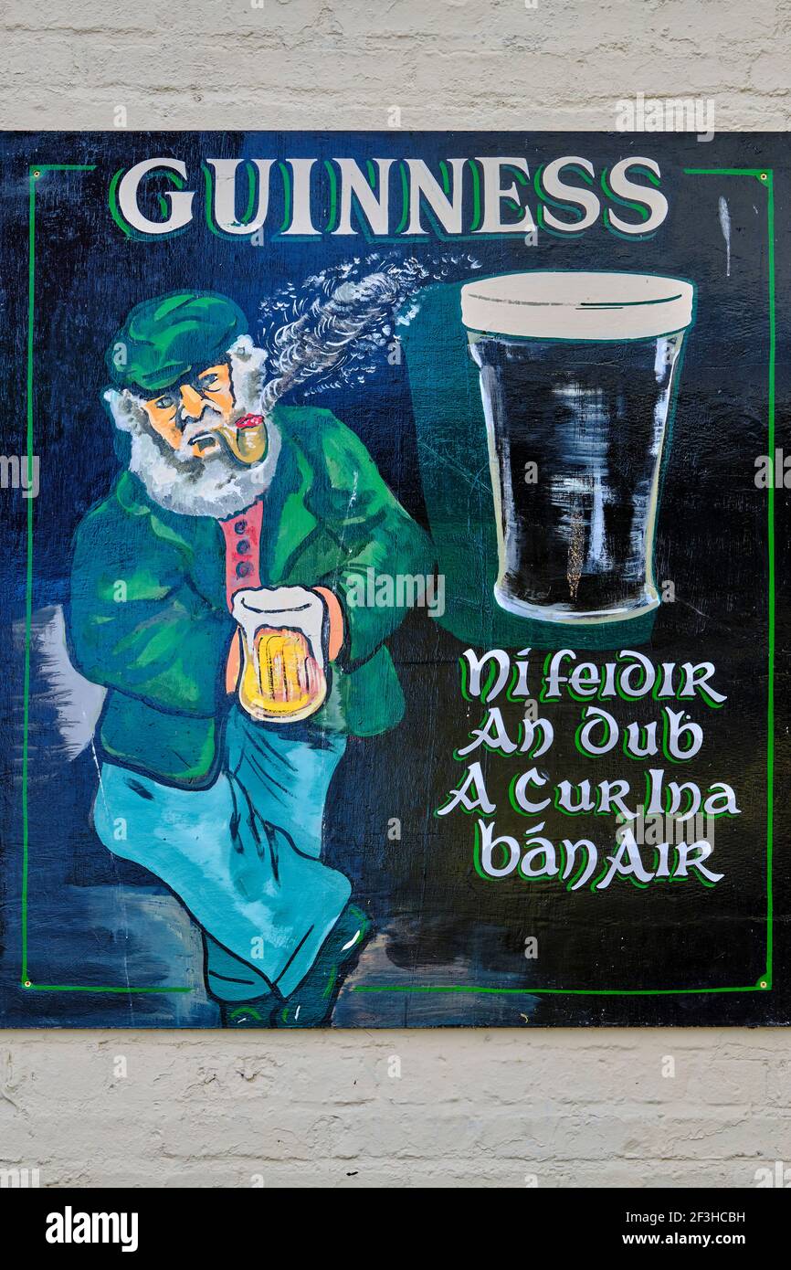 Republic of Ireland; Dublin, the touristic Temple Bar area, Ha'Penny ...