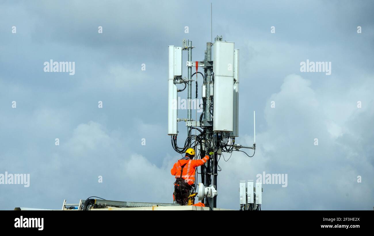 Telecommunications workers hi-res stock photography and images - Alamy