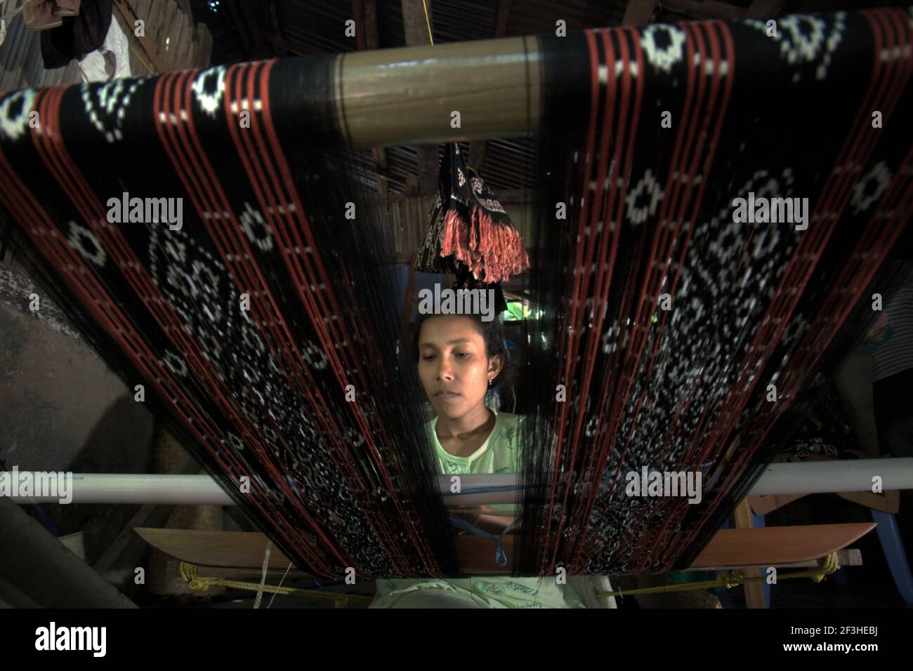 Rote islands weaving hi-res stock photography and images - Alamy