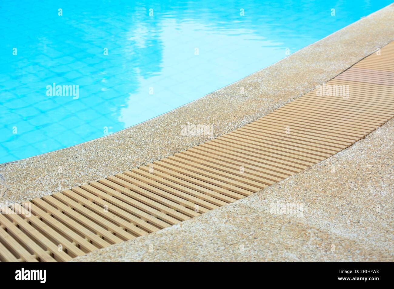 Swimming pool edge with drain Stock Photo - Alamy