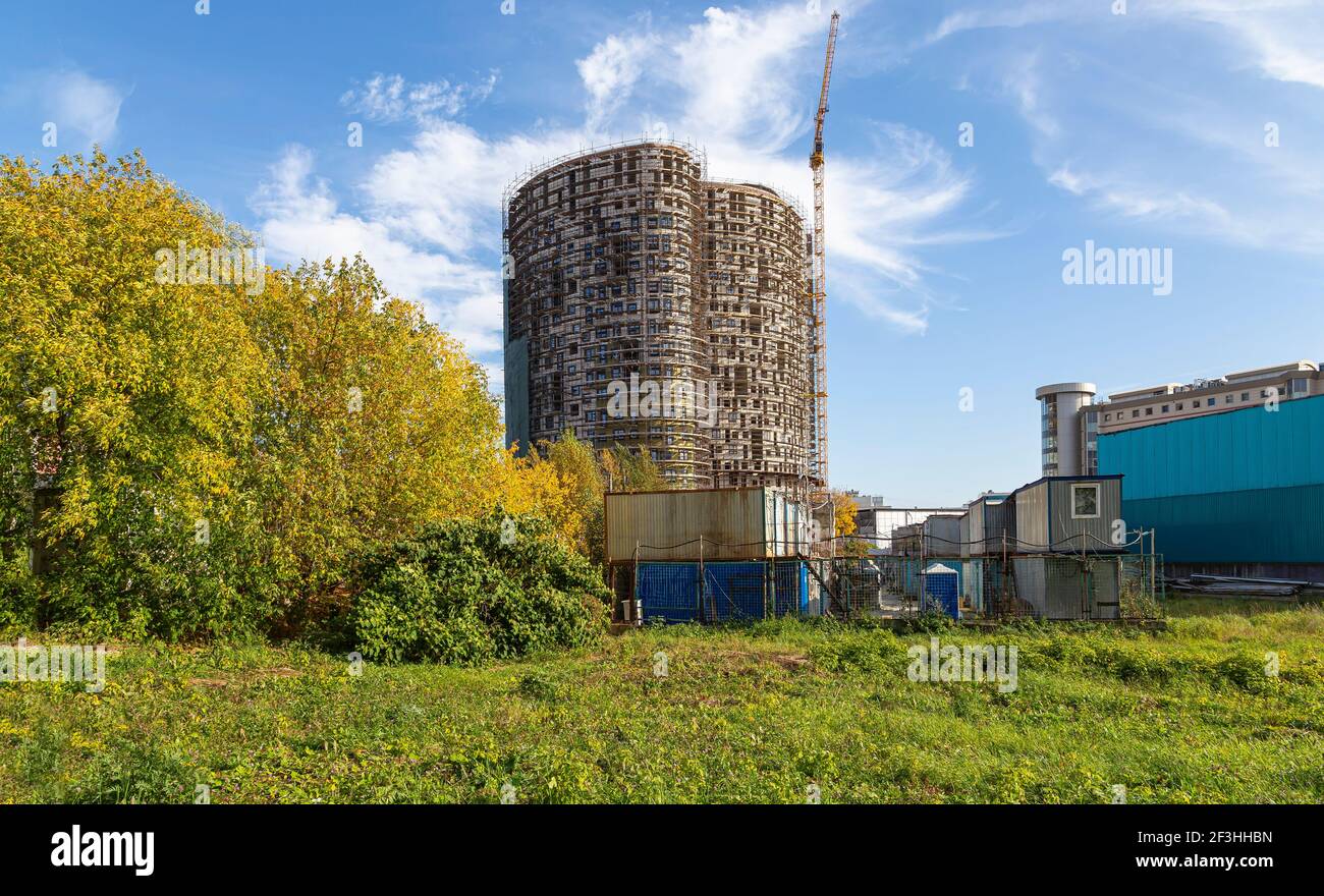 Multi-storey building under construction with scaffolding (new ...
